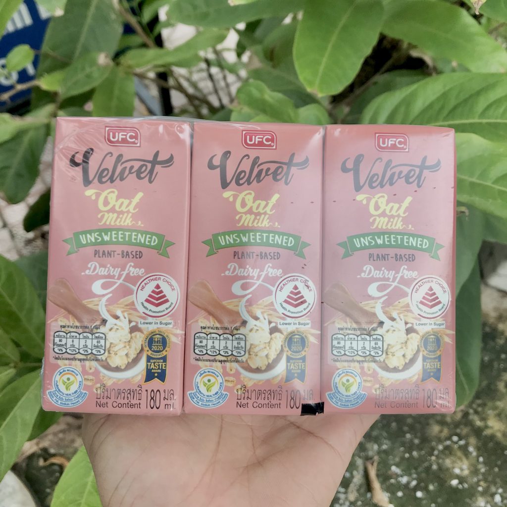 Sữa yến mạch không đường UFC Velvet Hộp 180ml