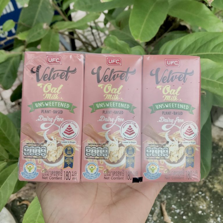 Sữa yến mạch không đường UFC Velvet Hộp 180ml
